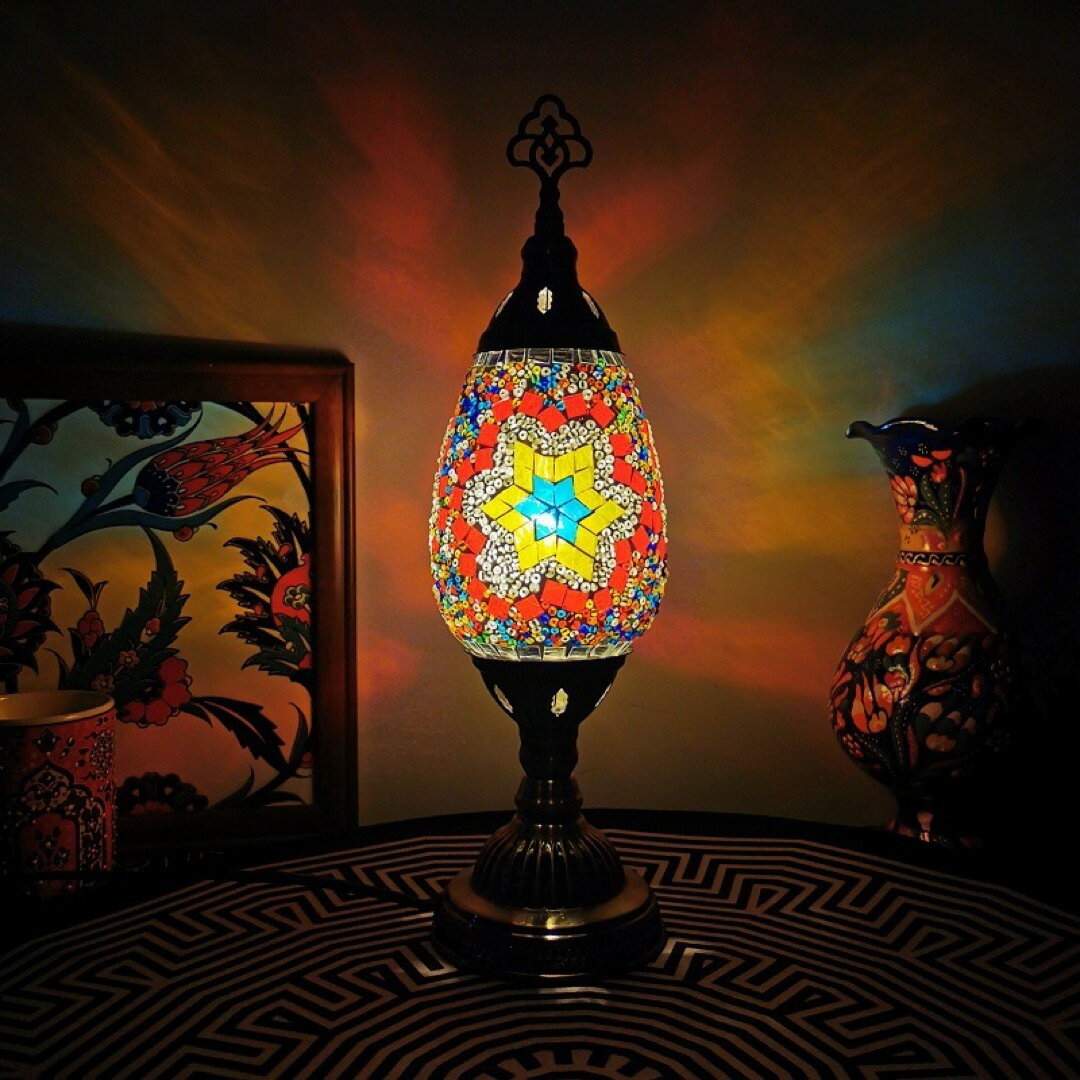 商品説明材料: ガラス 、鉄 、メタル、ビーズ、他電球サイズ：E14白熱球、電球型蛍光灯、LED電球使用可能（電球は付属しておりません）サイズ: 幅11x 高さ40 （cm ）プロセスタイプ：手作りモザイクプロセス☆☆★★★★★★★★★★★...