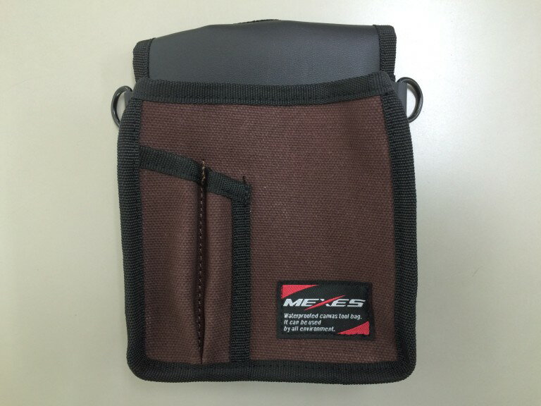 ・軽くて強い、帆布製です。 ・セーフティコードなどの落下防止用の取り付けに 　便利なDリングを左右に装着 ・ハーネスなどの装着に便利な 　裏側バンド通し切り込み仕様。 ・撥水コーティング生地を使用することで 　雨や汚れに強い。 【商品仕様】...