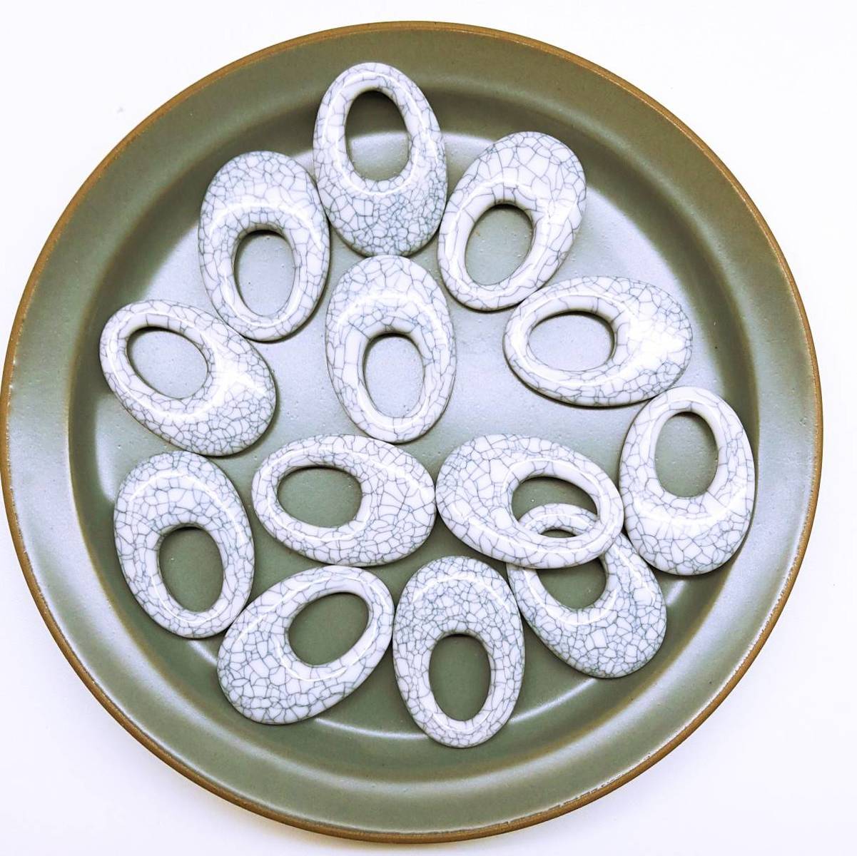 商品情報 サイズ 33.5mm×8こ入り素材 アクリル注意 海外製品の為、輸送時にカスレによる小傷が生じる場合がございます。完璧をお求めの方・神経質な方のご購入はご遠慮くださいませ。【道後雑貨店】8個 ※激安プライスダウン！！　ハンドメイド...