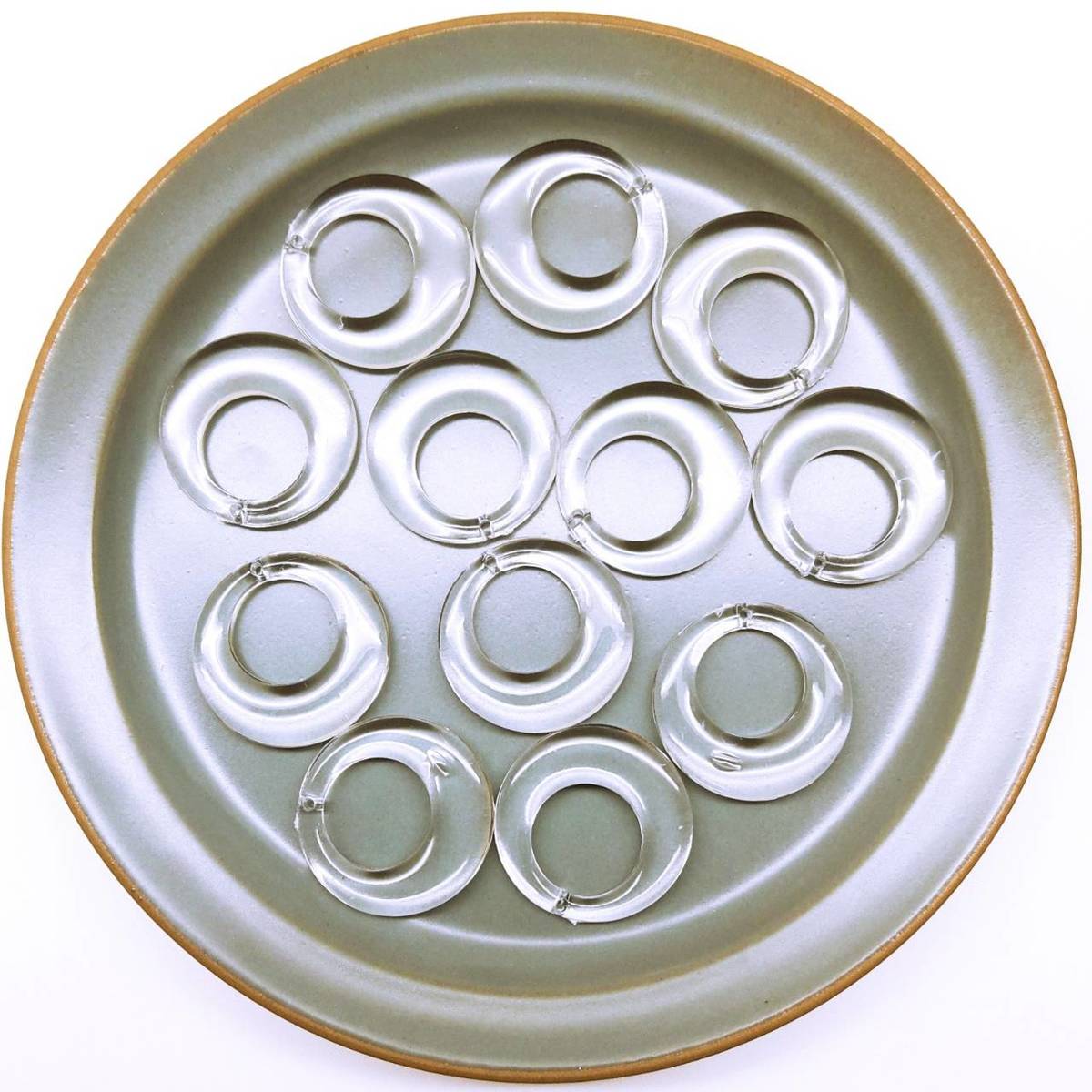 商品情報 サイズ 26.9mm×4こ入り素材 アクリル注意 海外製品の為、輸送時にカスレによる小傷が生じる場合がございます。完璧をお求めの方・神経質な方のご購入はご遠慮くださいませ。【道後雑貨店】4個 ※高品質アクリルストーン　ハンドメイド...