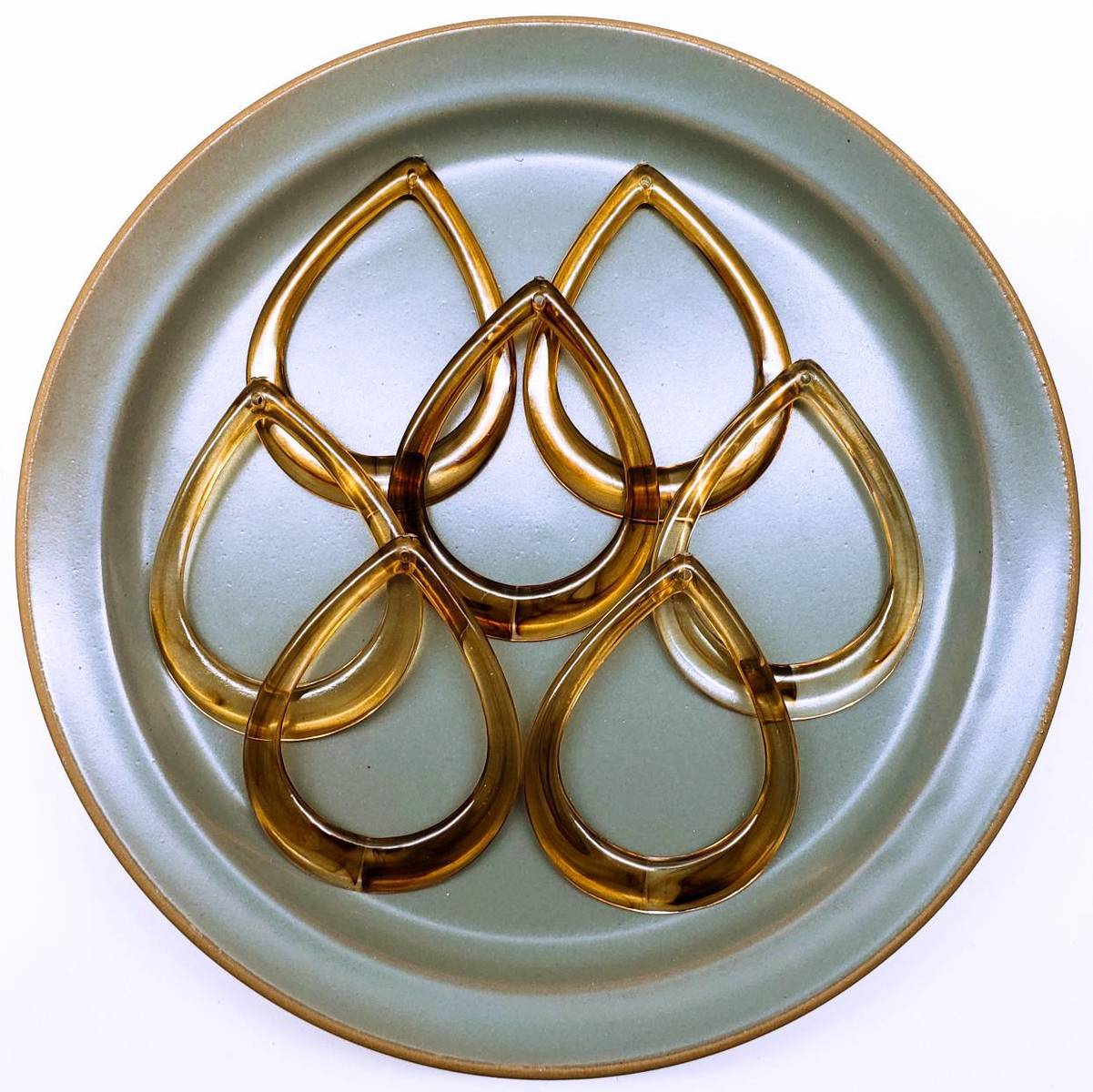 商品情報 サイズ ※サイズ画像はお写真にてご確認くださいませ4こ入り素材 アクリル注意 海外製品の為、輸送時にカスレによる小傷が生じる場合がございます。完璧をお求めの方・神経質な方のご購入はご遠慮くださいませ。【道後雑貨店】4個 ※高品質☆...