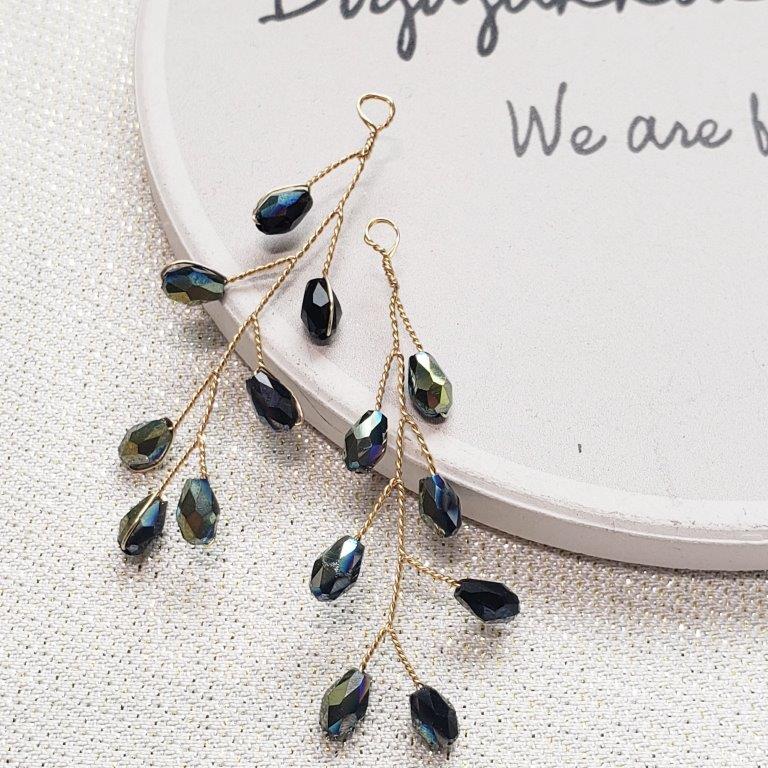 商品情報 サイズ 4.5cmx1.5cm　　素材 合金　注意 海外製品の為、輸送時にカスレによる小傷が生じる場合がございます。完璧をお求めの方・神経質な方のご購入はご遠慮くださいませ。【道後雑貨店】2個 　小枝チャーム　ブラック　 ハンドメ...