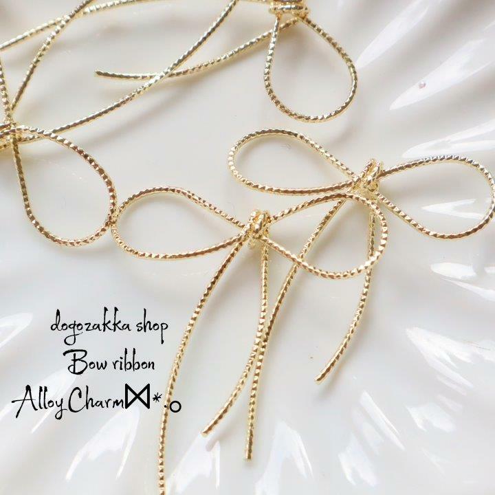 商品情報サイズ3cmX4.7cm 　　素材合金　注意海外製品の為、輸送時にカスレによる小傷が生じる場合がございます。完璧をお求めの方・神経質な方のご購入はご遠慮くださいませ。【道後雑貨店】2個 　大ぶり合金パーツ　ゴールド 【合金パーツ】ア...