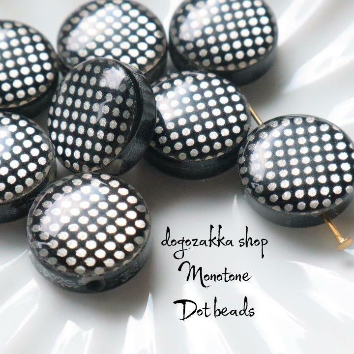 商品情報サイズ1.8cm　厚さ8mm 素材アクリル注意海外製品の為、輸送時にカスレによる小傷が生じる場合がございます。完璧をお求めの方・神経質な方のご購入はご遠慮くださいませ。【道後雑貨店】6個 ドット柄ラウンドパーツ小（通し穴付き）　　 ...