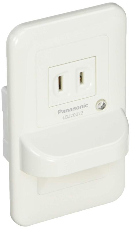 パナソニック (Panasonic) LEDフットライト 電球色 コンセント付 LBJ70072●電球色:2700K<br>●Ra85<br>●消費電力:0.7W<br>●入力電流:0.011A<b...