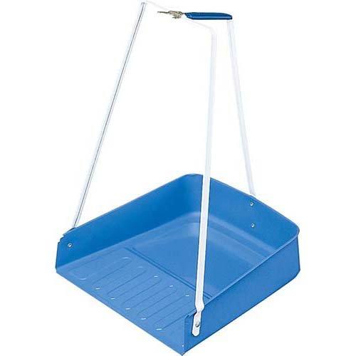 山崎産業 清掃用品 コンドル 三つ手ちりとり A-BLスタンダードな三ツ手タイプ。学校や公園、歩道などの落ち葉掃除など、外回りの清掃に適しています。塩ビ不使用