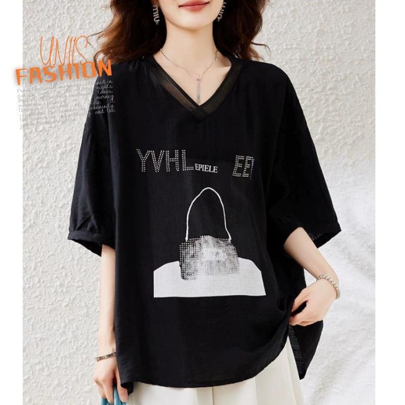 ・キラキラ輝くビジューがポイント！大人可愛いTシャツで夏を華やかに♪・体型カバーも叶う、ゆったりシルエットで着心地◎・Vネックデザインでデコルテを美しく魅せる・カジュアルだけど上品なデザインで、オフィスにもデートにも◎・豊富なサイズ展開で、...