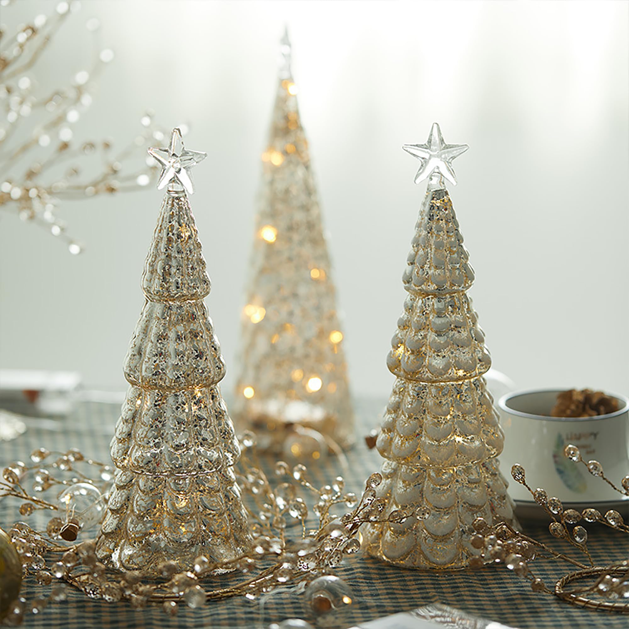装飾卓上クリスマスツリー置物。 ※電池は含まれていませんので何卒ご了承下さい。この装飾は、庭、パティオ、ポーチ、あらゆる形やサイズのヤードに最適です。テーブルに置くのに適しており、クリスマス、新年、ハロウィン、誕生日、テーマパーティーなど様...