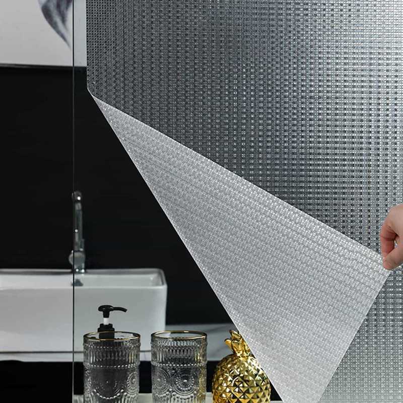 　　　 ◆◇◆売れている秘密◆◇◆ 【水だけで貼り、繰り返し使用可能】高品質窓めかくしシートは防水防カビ加工で、お風呂場/浴室などの水回りでも使えます。厚手で耐熱、長く使える一枚です。丸めば便利に収納でき、再利用になります。保護フィルムを剥...