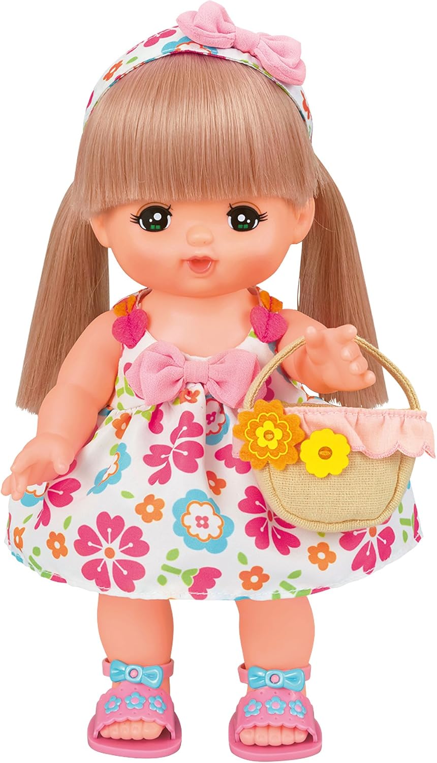 人形は付属しておりません。 夏にピッタリ。お花いっぱいのサンドレス。ヘアバンド、バッグ、サンダル付き。