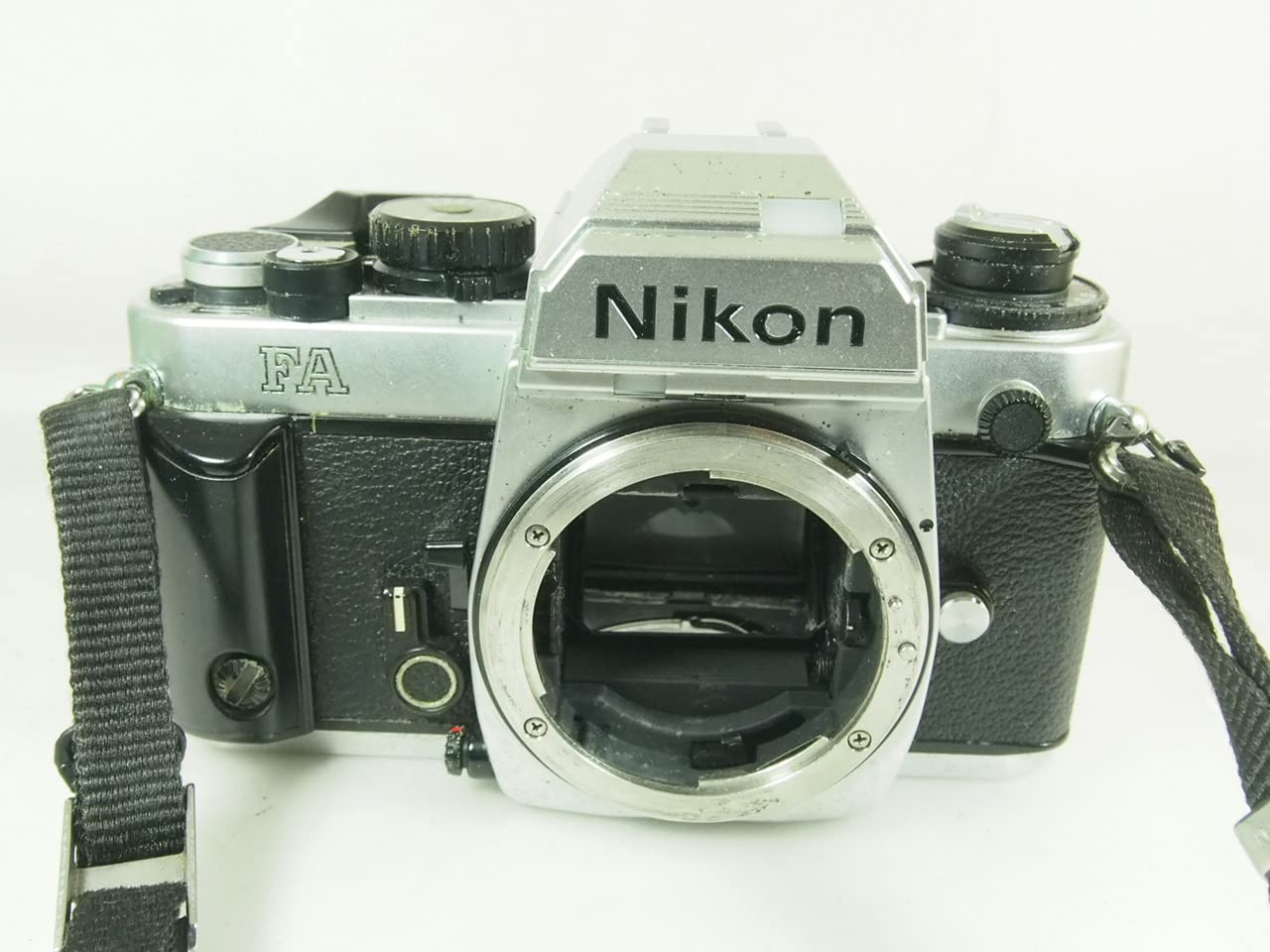【メーカー名】ニコン【メーカー型番】【ブランド名】【商品説明】Nikon FA シルバー・画像はイメージ写真ですので付属品など画像の通りではないこともございます。　付属品については商品タイトルに記載がない場合がありますので、　ご不明な場合は...