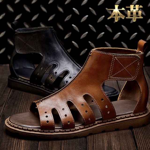 カジュアルでスポーティーな履きこなしから、 大人の着こなしにもばっちり合わせられる抜け感のあるレザーサンダル。 シンプルかつスマートに履きこなせる一足です。 これなら、リゾート地や旅行先でもガンガン歩け、 この夏、間違いなくヘビロテするアイ...