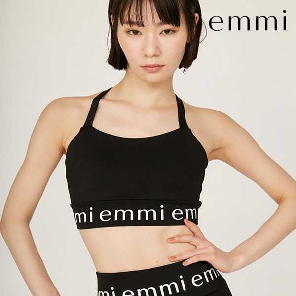 - emmi - emmiロゴブラトップ - 商品説明文 - emmiロゴをウエスト部分にあしらったオンライン限定モデルが登場！ 洗練されたミニマルデザインと快適な着心地を兼ね備えたトップス。 身体のラインを美しく見せるシルエットにこだわり...