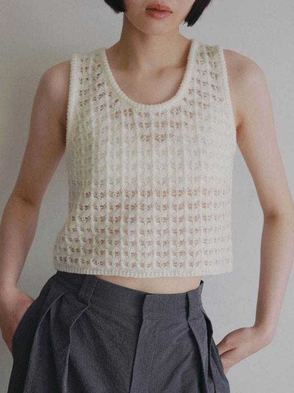 - anuke - Pattern Knit Tanktop - 商品説明文 - モヘア混の糸でふんわりとした風合いに仕上げた、柄編みのニットトップス。透け感のある編み地が軽やかな印象を添えます。同じ編み地で仕立てたPattern Knit...