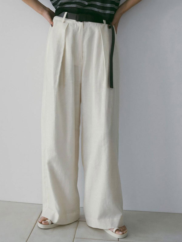 - anuke - Sheer Tuck Pants - 商品説明文 - 程良く光沢のあるシアー素材を使用したタックパンツ。 春夏らしいナチュラルな風合いで、涼しく着ていただける一枚。 軽やかに着れる透け素材とすっきりと見えるワイドシルエッ...