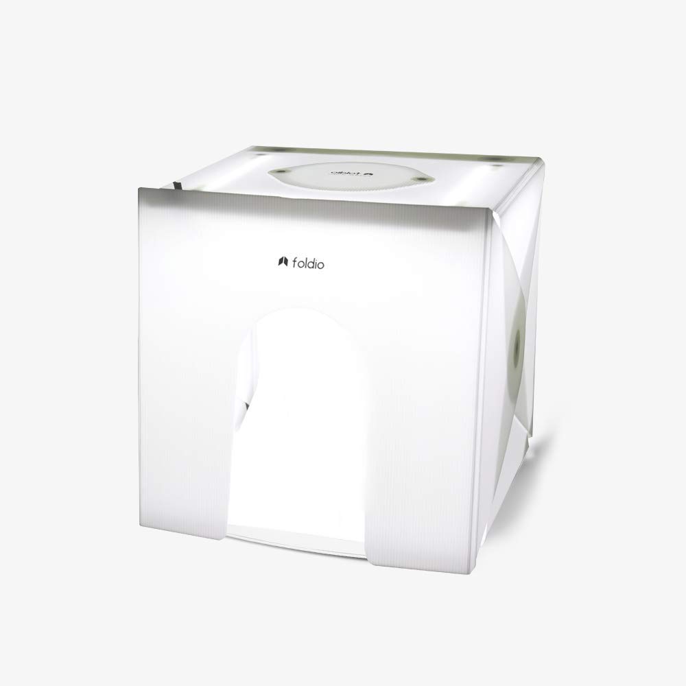・Foldio2 Plus は 38 センチのポータブル製品写真スタジオで、e コマース ビジネス向けの素晴らしい製品画像の作成に役立ちます。今すぐ購入してコンテンツを作成してください。