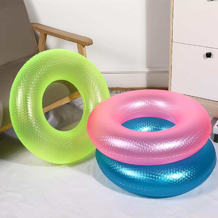 商品内容：浮き輪 生産国：中国 【注意事項】 ※海外製品の為、実寸が多少異なる商品も御座います。 1、PC環境・光の具合により、色や素材のイメージが写真と若干異なる場合がございます。 2、商品写真はできる限り実物の色に近づけるよう加工してお...