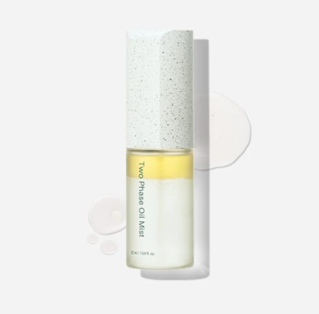 内側保湿弾力ケアでツヤ肌のブースティングを助けるツーフェイスオイルミスト 1. 光彩&水分補給 油水分のバランスを整える黄金比率の配合で、しっとり感とツヤをプラスし、なめらかでつややかなお肌をお届けします。 敏感肌対象人体皮膚一次刺激試験完...