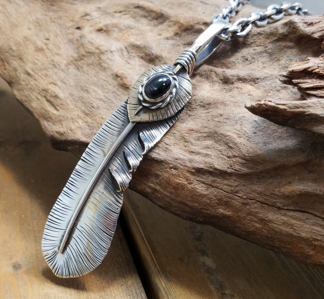 DREDLINEオリジナルブランドからネイティブ系ジュエリーが遂に新登場。 毎年夏に向けて人気の高まるネイティブ系ジュエリーはアメカジ、ストリート系アクセの 鉄板ジャンルです。 多くの芸能人やミュージシャンのファッションスパイスとして愛用さ...