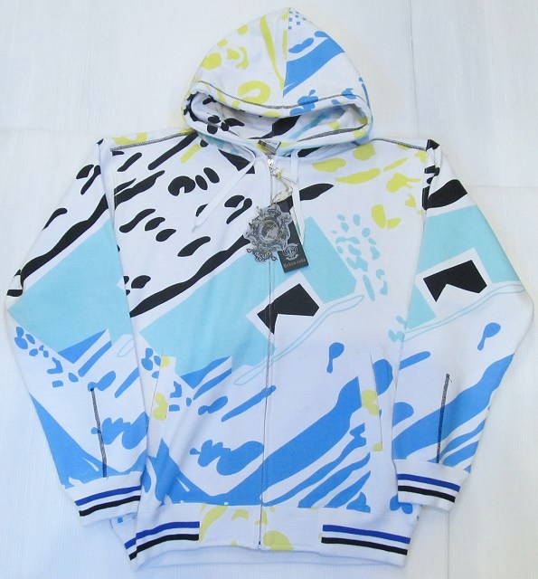 商品名:URBAN CODA 色：白 サイズ：L　XL　　 L：着丈76CM、身幅66CM×2、袖丈70CM、肩幅64cm XL：着丈79CM、身幅71CM×2、袖丈70CM、肩幅64cm 詳細 綿60％　ポリエステル40％　裏起毛　ポケッ...