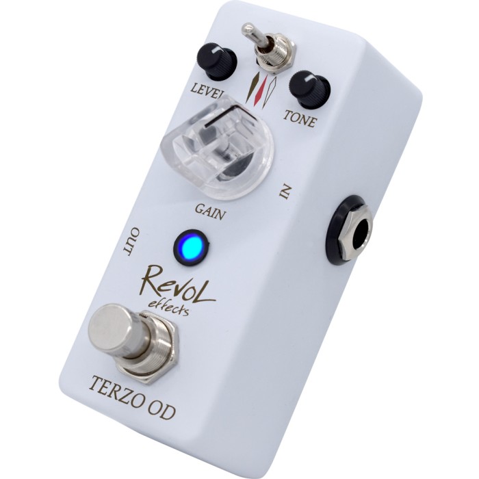 RevoL effects TERZO OD EOD-03は、3種類のドライブモードが選択できるオーバードライブペダルです。それぞれのモードは歪みレベルに加えて出力レベルも異なり、使用しているアンプやギター、ペダルに合わせてキャラクターを変...