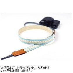 デジタル一眼カメラ用ネックストラップ【製品仕様】■カラー：ブルーフラワー■サイズ：105×2.5cm■ストラップ先端部：厚み0.3cmミラーレス一眼におすすめ！カメラストラップ