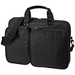 ■パソコン収納部全面に衝撃吸収フォームを内蔵し、ノートパソコンを衝撃から守ります。■コンパクト設計なので、インナーケースとしてもアウターバッグとしても使用できます。■パソコン収納部は開口部が大きく、出し入れに便利です。■フロントポケットには...