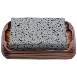 富士山の溶岩を使用した石焼セットです。遠赤外線効果で、肉や魚、野菜などをふっくらと美味しく焼き上げます。コンパクトな小サイズで、様々な料理にお使いいただけます。富士山の溶岩を使用し、遠赤外線効果で食材をふっくら焼き上げる石焼セット（小）です。