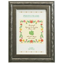 アンティークなデザインフレーム。3テイストで全7色のカラー展開。インテリアから記念品まで…写真だけでなく、賞状・ポスター・立体作品・手ぬぐい用など様々な目的に合わせた額縁やフォトフレームを取り揃えました