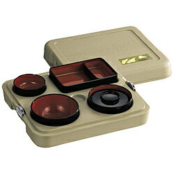 本体に断熱効果の高い硬質ウレタンフォームを採用。1時間後でも65℃をキープする優れた保温力で、みそ汁やごはんも温かいまま配送できます。また、主菜入れの下には「保冷材」がセットでき、3時間後でも10℃以下を保ちます。夏場のおかずの配送に配慮し...