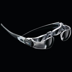 ■ヨーロッパで爆発的人気！日本初上陸！テレビが2倍の大画面になります。（距離3mの場合で2.1倍）■デザインが新しくなり、頭にフィットしやすい形状になり、使いやすさが増しました。本体サイズ(H×W×D)約30×145mm本体重量約49g倍率...