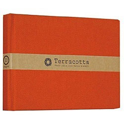 ■本体サイズ：タテ120×ヨコ168×背巾18mm ■布地表紙 ■フリー台紙（クラフト）10枚 ■透明袋入り ■本体重量：225g 　 ※貼付有効サイズ：タテ109×ヨコ150mm本体サイズ(H×W×D)mmタテ120×ヨコ168×背巾18...