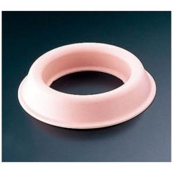 持ち手付きの茶碗まくらで、お茶碗を持たずに食事ができます。ピンク色のSサイズで、エラストマー樹脂製。軽量で、洗浄器にも対応しています。お茶碗を持たずに食事ができる、持ち手付きの茶碗まくら。ピンク色のSサイズです。