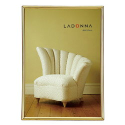 人が集まる、楽しい語らいがはじまる。リビングで過ごすひとときをより楽しく演出するハイセンスなフォトフレーム。■写真窓寸：120×82mm■材質：ブラス■縦横兼用■置き専用サイズ（外寸）91×129mmサイズ（内寸）90×128mm適応サイズ...