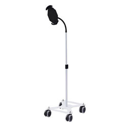 〔タブレット／iPad対応［7～11インチ ～厚さ10mm］：スタンド〕iPad・タブレットをアームに取り付けたまま楽々移動できるキャスター付きスタンド。ホワイト。■ 7～11インチのiPad、タブレットを取り付け可能なホルダー付きスタンド...