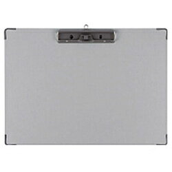 クリップにすべり止めカバーをプラスしました。用紙をしっかりと固定します。クリップ部分に、便利なペンホルダーを追加。ペンも挟めるようになりました。太軸にも対応しています。(軸径7.5~11mmのペンに対応)丈夫なクロス貼りのボードに、さびない...