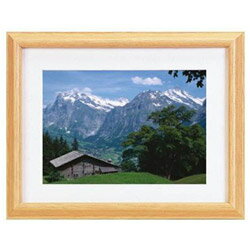 Vカット台紙付木製額縁■Vカット台紙■前面板：ガラス■吊金具、吊りヒモ付【製品仕様】■フレーム外寸：277×354mm■フレーム内寸：244×321mm■マット外寸：251×328mm■マット内寸：193×270mm■重量：660gVカット...