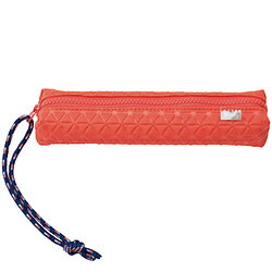 トレンドの色展開で、非常に軽く、持ち運びに便利な長めの取っ手（ストラップ）が付いています。素材はやわらかいポリエステルで、ほどよい伸縮性があるため、たっぷり収納していただけます。また、商品丸ごと洗濯ができ、速乾性に優れてます。（JIS規格基...