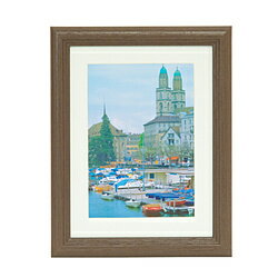 フレーム素材：木製厚さ約1mmVカットマット台紙前面板：PET板厚さ約0.4mm吊紐付、スタンド付本体重量260額縁外寸196×247mm額縁内寸154×205mm付属品吊紐付、スタンド付仕様1額縁外寸：196×247mm仕様2額縁内寸：1...