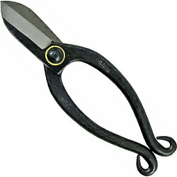 ■材質： 日立安来鋼青紙。■全長： 約165mm。専門鍛冶が吟味した材料を長年培われた製造方法で丁寧に仕上げた園芸鋏です。