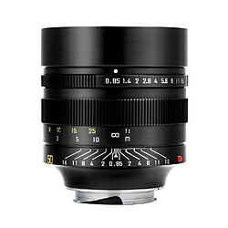 最新の光学設計を採用したSPEEDMASTER 50mm F0.95 は、EDレンズ2枚、超高屈折率レンズ5枚、超高透過レンズ1枚を惜しみなく使用し、優れた描写性能を実現。光量の少ない場所での手持ち撮影や、美しく大きなボケ表現など、超大口径...