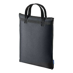 バッグへの出し入れに便利なハンドル付きマルチクッションケース。11.6インチパソコン対応。■軽くてソフトな手触りのクッションケースです。■ハンドル付きでバッグへの出し入れが便利です。■ケース内部には名前が書けるネームタグ付きです。■取手部分...