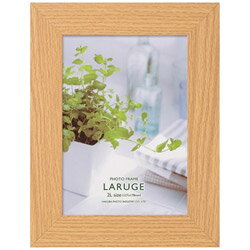 ■シンプルな幅広のフレーム。■前面板はガラスを使っていないので、軽くて割れない安心のフォトフレーム。サイズ（外寸）【額縁外寸法】W176×H288×12mmサイズ（内寸）【画面サイズ】W115×H167仕様1【色・柄】ナチュラル【材質】木製...