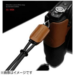 ■ミラーレスカメラ用につくられた本革カメラリストストラップ。■ベルトの位置が調節できるので、手首によりフィット。落下防止に役立ちます。■ストラップ全長：185mm■ストラップ：幅20mm×厚さ5mm※取り付け部に両端を折り返して装着するため...