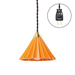 美濃焼が灯す、透け感あるぬくもり。ORIGAMIドリッパーを使用したランプシェード「dripper lamp」。まるで折り紙を折ったような美しいフォルムが人気のORIGAMIドリッパー。美濃地方で熟練の職人たちが一つ一つ手仕事で作り上げる磁...