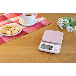 軽量コンパクトなデジタルスケールです。2kgまで1g単位で計量でき、SETボタンで容器の重さを差し引いたり、追加計量も簡単に行えます。省エネ設計のオートパワーオフ機能や、壁掛け用フック穴も付いています。立て掛けて収納でき、場所を取りません。...