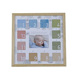 ■12個の窓とL判用の窓がついて1年間の思い出を飾ることができます。■ナチュラルな木目の風合いと北欧調の柄がインテリアに馴染みます。■高級感ある箔押しの台紙が上品な雰囲気を演出します。■写真を貼るのにわかりやすいガイド付き。■ギフトとしても...