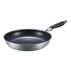 熱が速く伝わる磁性ステンレス板面の突起部からの伝導熱により、熱が速く伝わる。丈夫で長持ちアルミの底板に特殊形状のステンレス板を斜めに深く打ち込むことでより強度が増し、熱などの変形による剥離を防ぎます。こげつきにくい焦げ付きにくく、金属ヘラも...