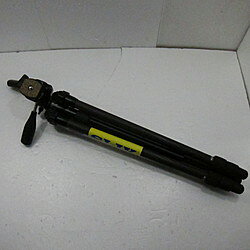 〔中古品〕〔商品ランクA〕〔付属品〕取扱説明書、三脚ケース〔メーカー〕SLIK 〔ジャンル〕デジカメオプション 〔種類〕3段三脚 〔伸長（全高）〕1750mm 〔最低高〕302mm 〔縮長〕640mm 〔最大荷重〕4kg 〔材質〕カーボン ...