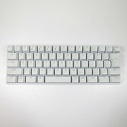 〔中古品〕〔商品ランクB〕〔付属品〕説明書〔欠品〕USBケーブル〔メーカー〕RAZER(レイザー) 〔ジャンル〕PCオプション 〔種類〕ゲーミングキーボード 〔特徴1〕日本語配列。Razerリニアスイッチを採用した60%小型のゲーミングキー...